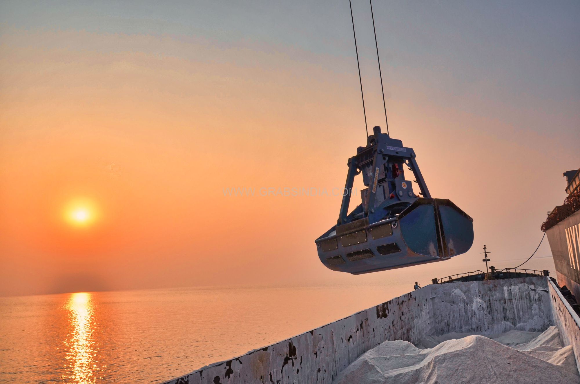 GrabsIndia.com – Radio Remote Control Grab, Clamshell Grabs, Attachment ...