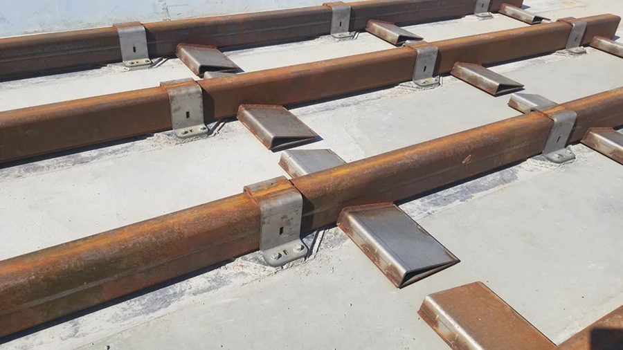 Hydraulic Moving Floor - GrabsIndia.com